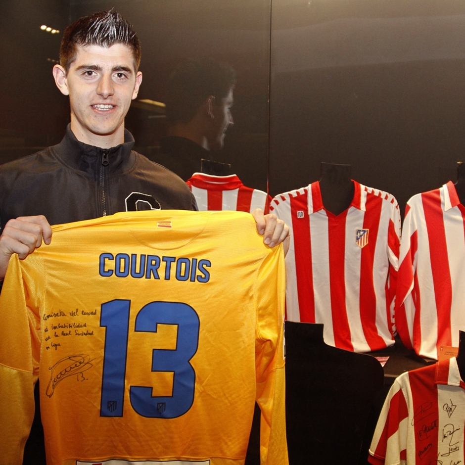 Courtois deposita la camiseta de la imbatibilidad en el Museo - Club ...