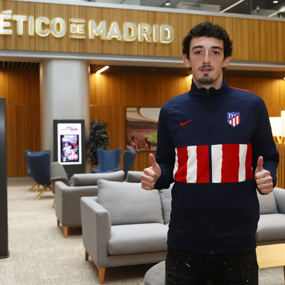 Adrián Corral prolonga su vinculación con el club hasta 2026 - Club ...