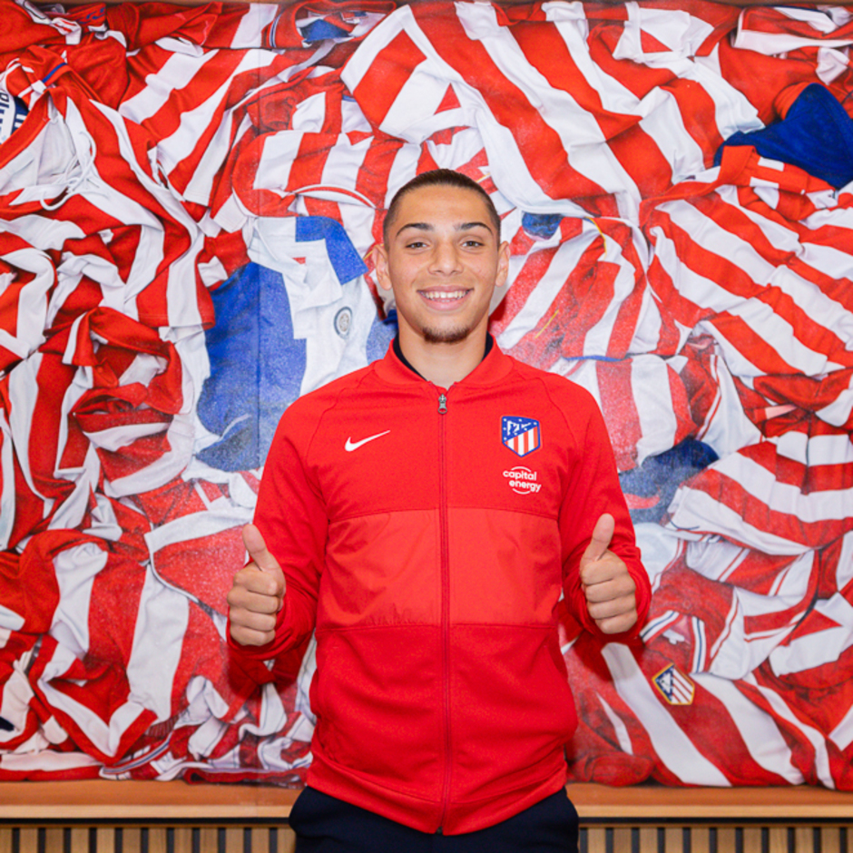 Félix Giménez firmó su contrato profesional con nuestro club - Club ...