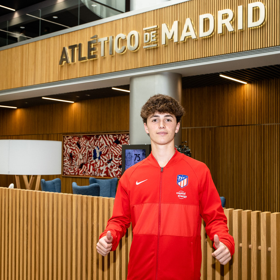 Jorge Castillo firmó su contrato profesional con nuestro club - Club ...