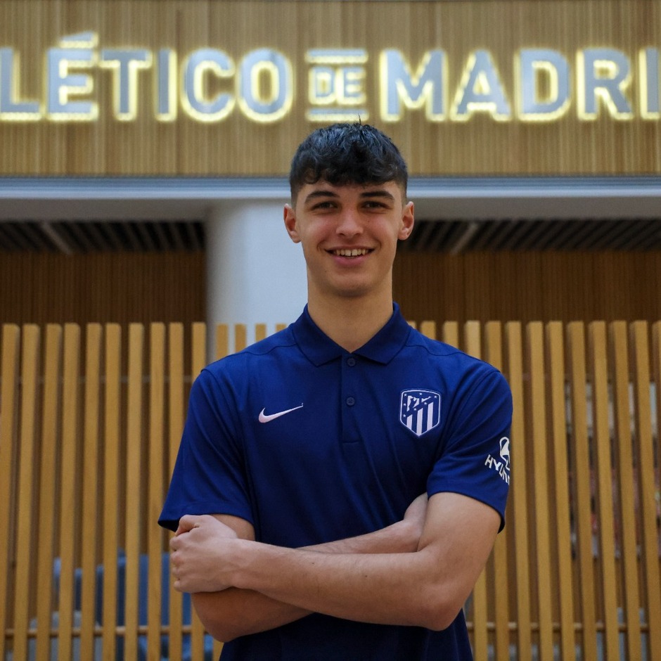 Daniel Rubio firmó su contrato profesional con nuestro club - Club Atlético de Madrid · Web oficial