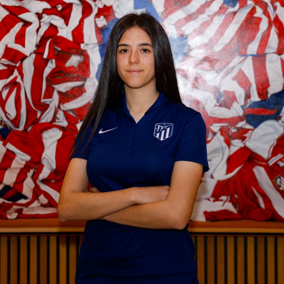 Adriana Gómez firmó su contrato profesional con nuestro club - Club Atlético de Madrid · Web oficial
