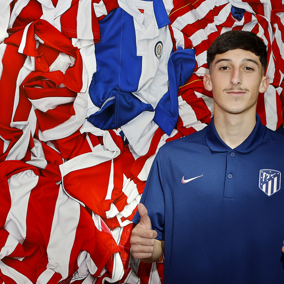 Javier Moreno firmó su contrato profesional con nuestro club - Club ...