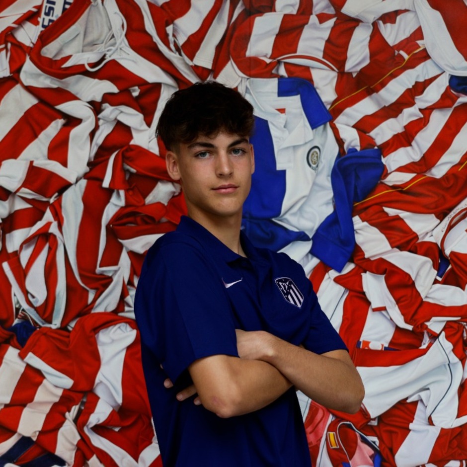 Saúl Fernández firmó su contrato profesional con nuestro club - Club ...