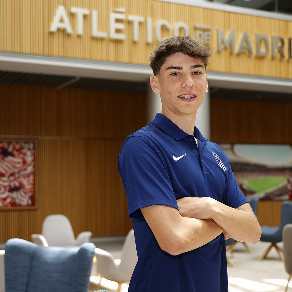 David Meza firmó su contrato profesional con nuestro club - Club ...