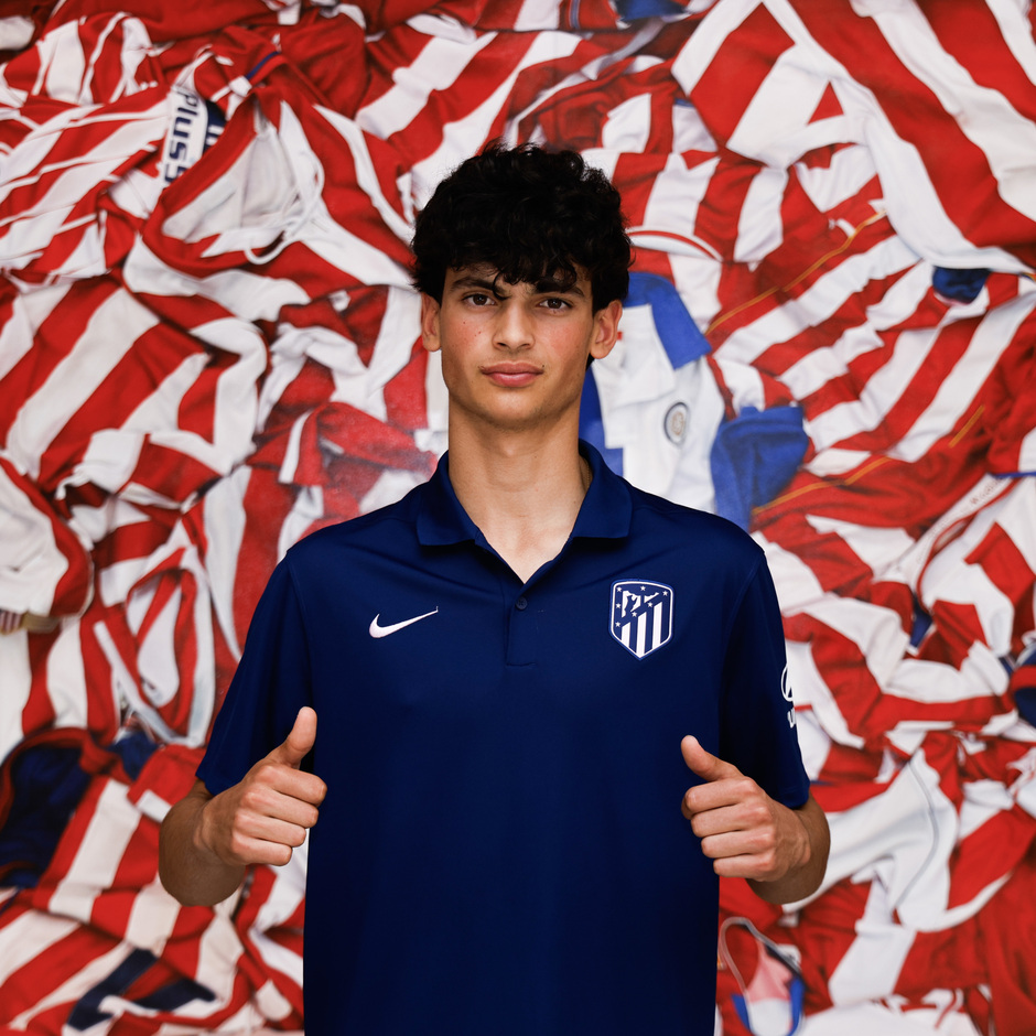 Miguel Gil firmó su contrato profesional con nuestro club - Club ...