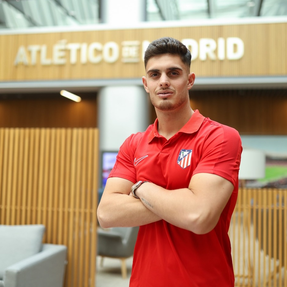 Salvador Esquivel suscribe su nuevo contrato con nuestro club - Club ...