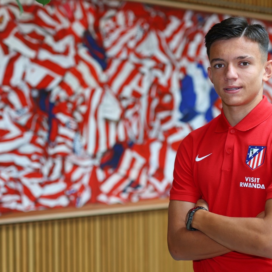 Rubén Gómez firmó su contrato profesional - Club Atlético de Madrid ...