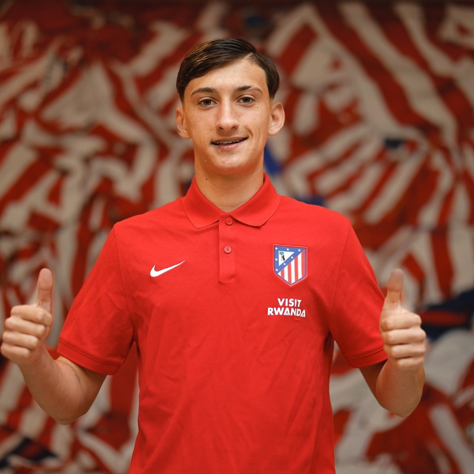 Miguel Serrano firmó su contrato profesional - Club Atlético de Madrid ...