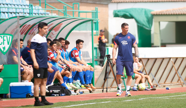 Fernando Torres, David Navarro y Alejandro Iturbe analizaron el título ...